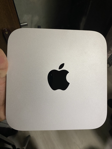 Mac mini deyarli yangi