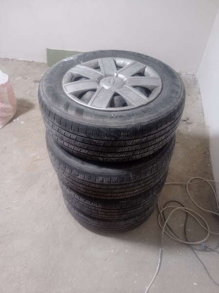 R15 Kumho holati yaxshi diska va kalpaklari bilan