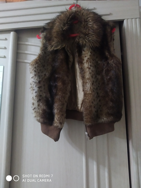 Желетка меховая женская
