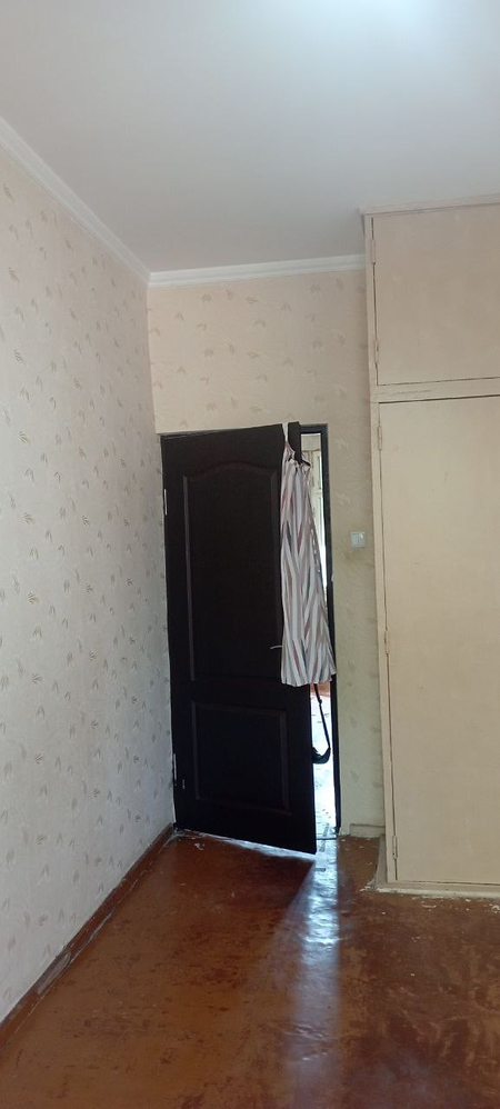 Срочно продается 2/2/4 комнатная квартира