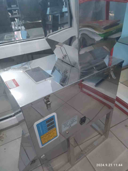 Qadoqlaydigan aparat sotiladi