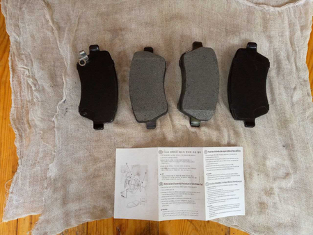 Тормозные передние колодки Nissan.