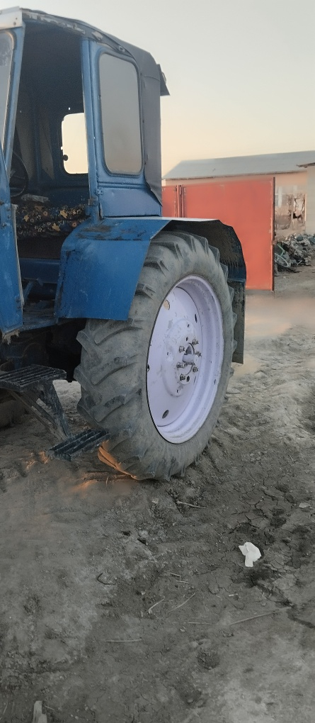 T28 traktor gʼajar