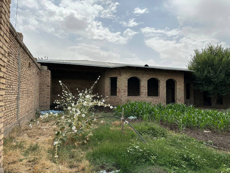 Hovli sotiladi korobka