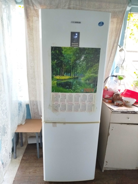 Холодильник продается, энергоэкономичный,но Фрост,высота 180 см.