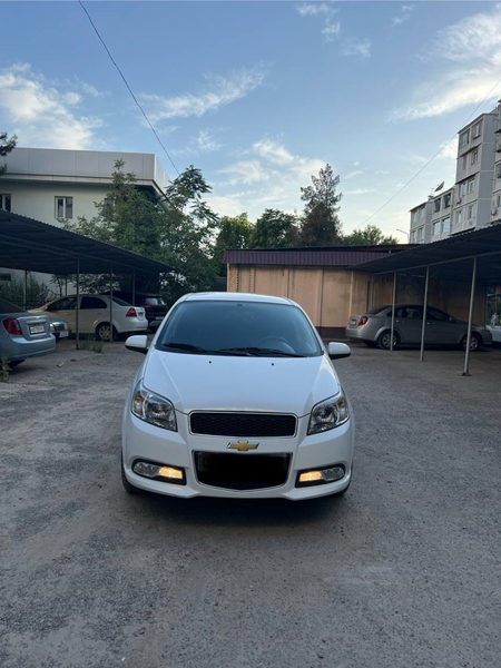 Chevrolet  nexia 3 sotiladi avtomat oq 2018y