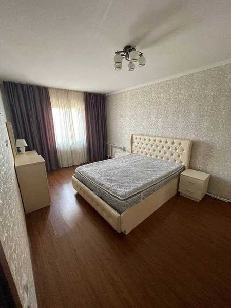 Караташда 3 хонали квартира сотилади,8-каватда,9 каватли,майдони 80м2