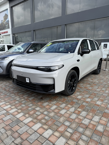 Leapmotor c10 elektramobil Sotuvda Tayyor Servis Garantiya bor