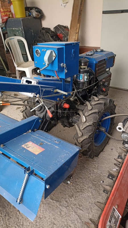Yer haydaydigan traktor ideal holatda