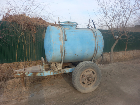 Traktor barcha qóshimcha uskunalari bilan