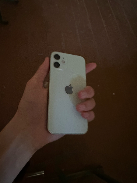 Iphone 12 mini задняя часть сломан