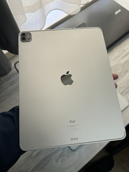 iPad Pro 12.9-inch (4th Generation) + Magic Keyboard