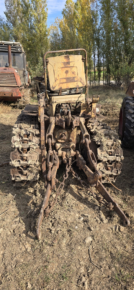 KD Traktor sotiladi. Holati yahshi.