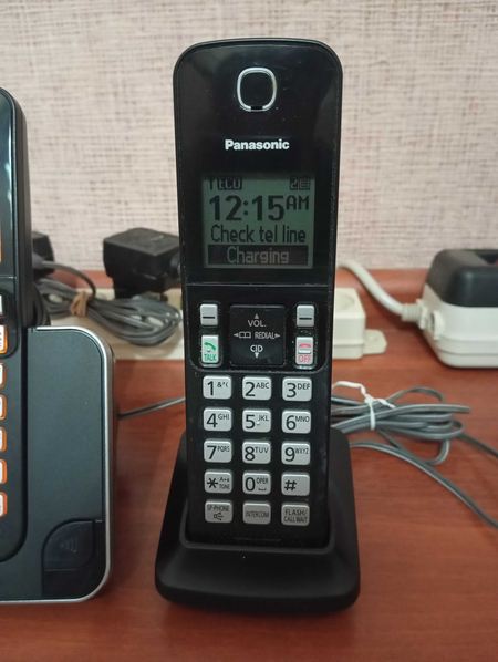 Продам радиотелефон PANASONIC две трубки на один телефонный номер.
