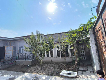 Zangiota tumani, Laylakxona ko\\\'chasidagi, 2.2 so\\\'tixli uy sotiladi