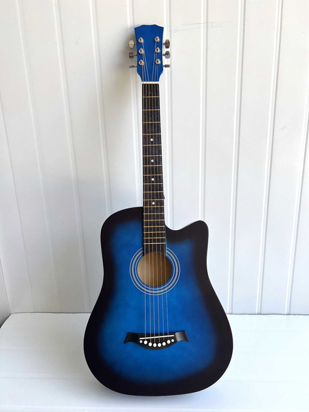 Zavoddagi gitara sotiladi yangi boshlanuvchilar uchun.