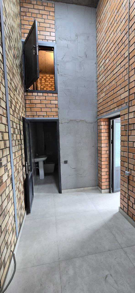 Сдается в аренду помещение 63 м2, у дороги.