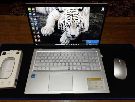 Noutbook ASUS.