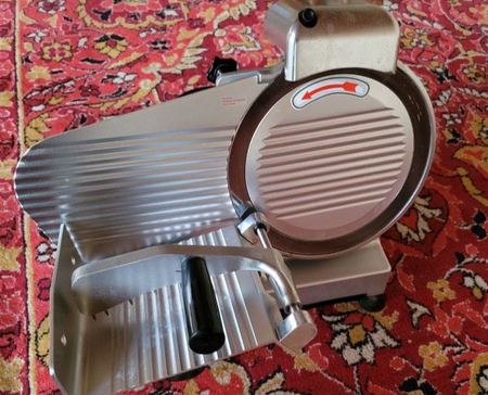 Slayser gusht kalbasa kesadigan aparat