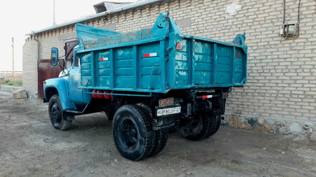 Zil 130 sotiladi