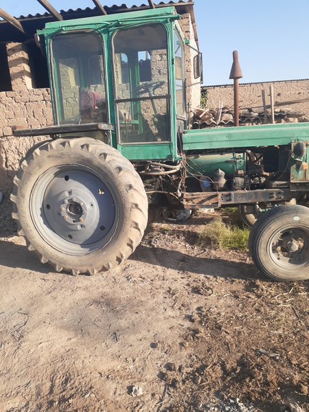T 28 Traktor sotiladi