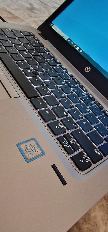 Hp Elitabook Core i7-7500u operativka 16gb ddr4 Hotira 256gb m2ssd