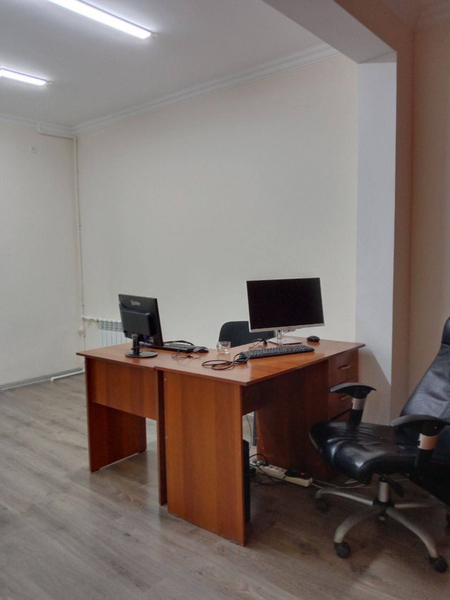 Срочно Продаётся нежилой помещение Паркентиски ор-р шампанское 1/линия