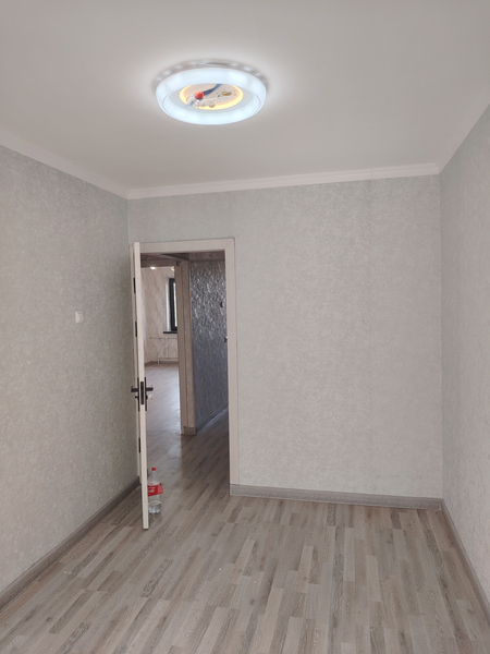 Срочно продаётся отличная красивая  трёх комнатная квартира