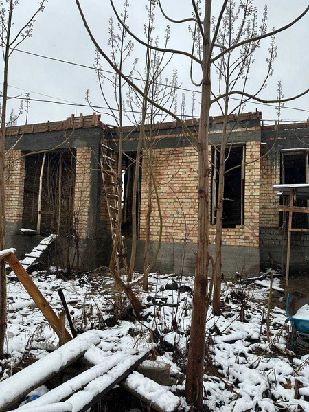 Тузел арка тугалланмаган 2.5 сотик ховли катта йўл юзида