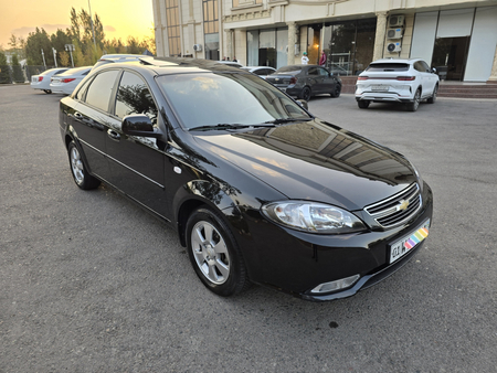 Jentra 3 Pazitsa Qora Benzin