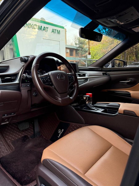Lexus ES300 hybrid oʻzimmiki srochno sotiladi 2021