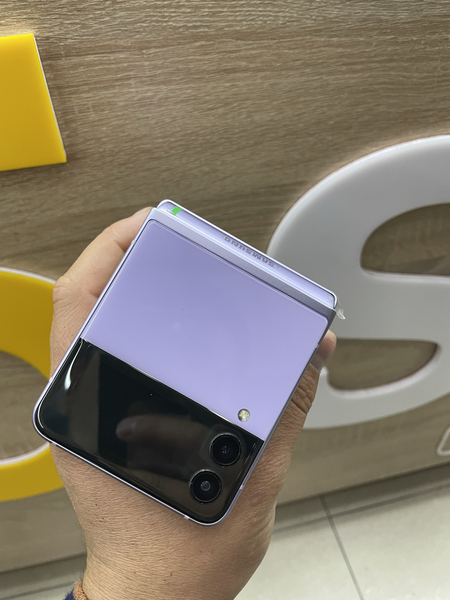 Samsung galaxy Z flip 3