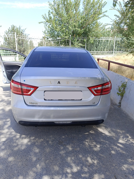 Lada vesta 1.8 Продам срочно