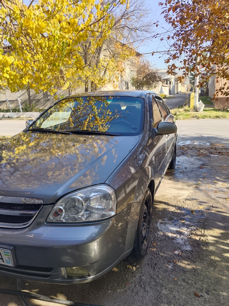 Lacetti 2012 1.8 sotiladi