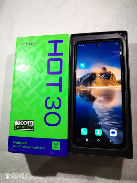 Infinix Hot 30  8+8/128 GB IDEAL