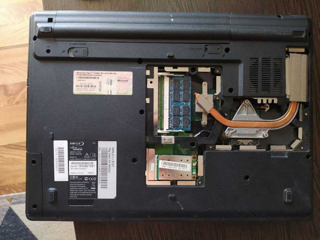 Ноутбук Fujitsu Amilo Li2727 для работ в Word и в интернете