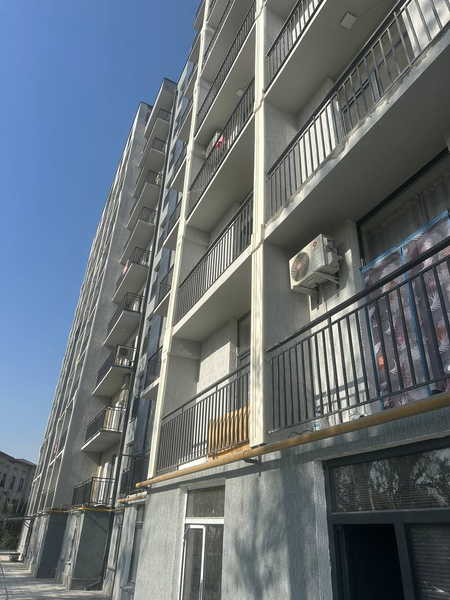 4 xonalik navostroyka karobka 110 kvadrat sotiladi. 2ta balkon bor.