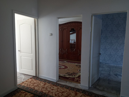 Срочно продается 3 к.ул.Ватанпарвар 35 дом 12 кв. За мостом.