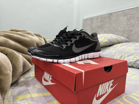 Продаются кроссовки nike3.0 р42.