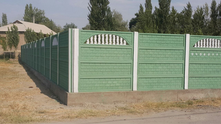 Evrozabor sotamiz va o’rnatamiz Beton zabor