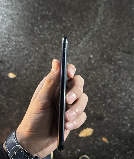 Iphone SE 2022 sotiladi xolat zor ayb yo ochilmagan bez karopka Akk 89