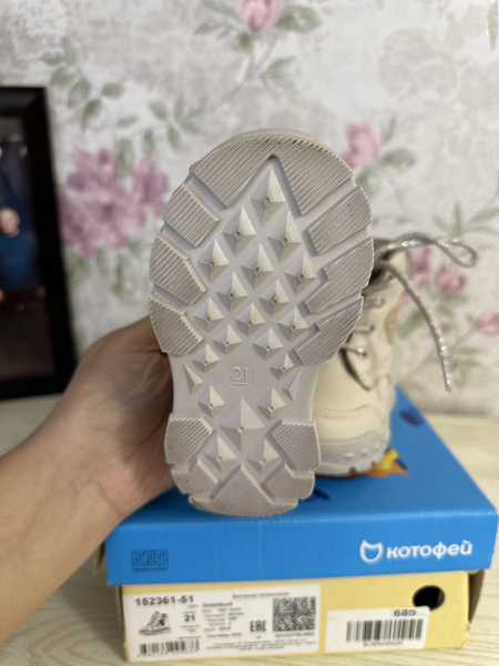Продам зимние сапожки на девочку котофей