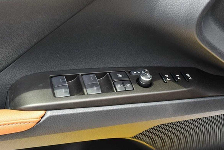 Toyota Camry Hybrid Lumiere 2023 zakazga