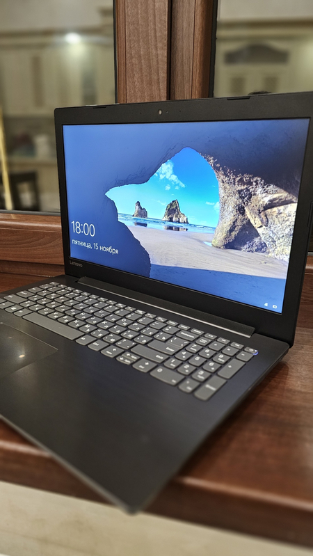 Noutbook Lenovo black