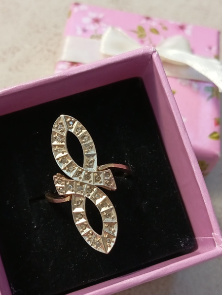 Tilla braslet narxi 60$ , sepochka narxi 120$ 585 proba