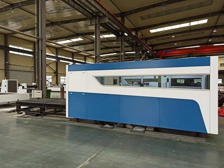 UMPROTECH 1530B Оптоволоконный станок лазерной резки металла 6000W