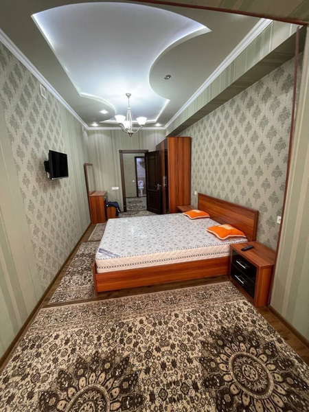 Kivartira bor 300$
