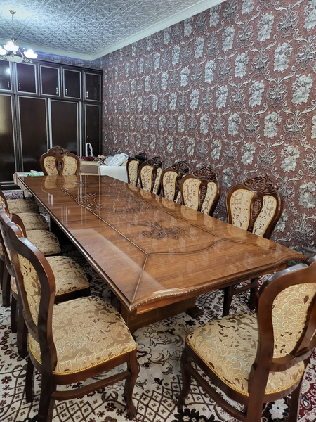 Стол и стулья на 12персон
