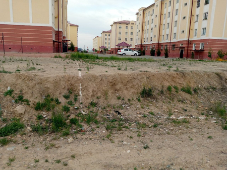 Yuksalishda quruq yer sotiladi