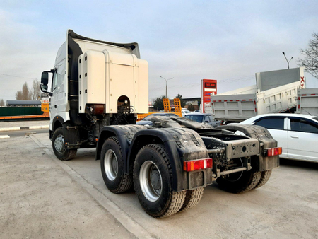 HOWO A7 CNG тягач
